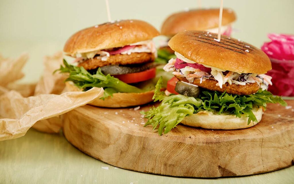 Vegoburgare med vegansk coleslaw - Anamma